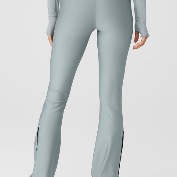 ALO Yoga | Other | Alo Airlift Long Sleeve Ballet Dream Bra Mefium ...